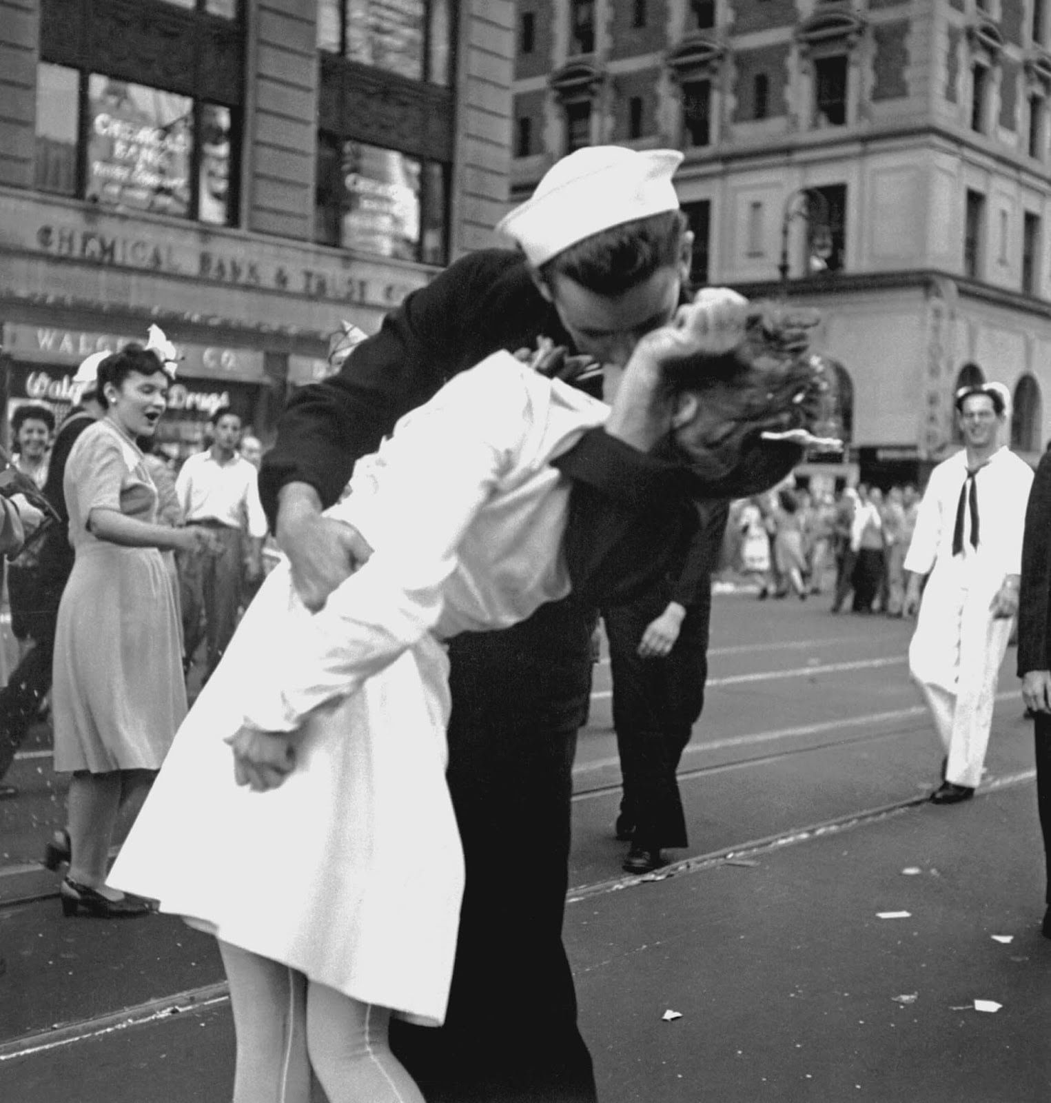 V-J Day Kiss in Times Square: The story behind an iconic photograph ...