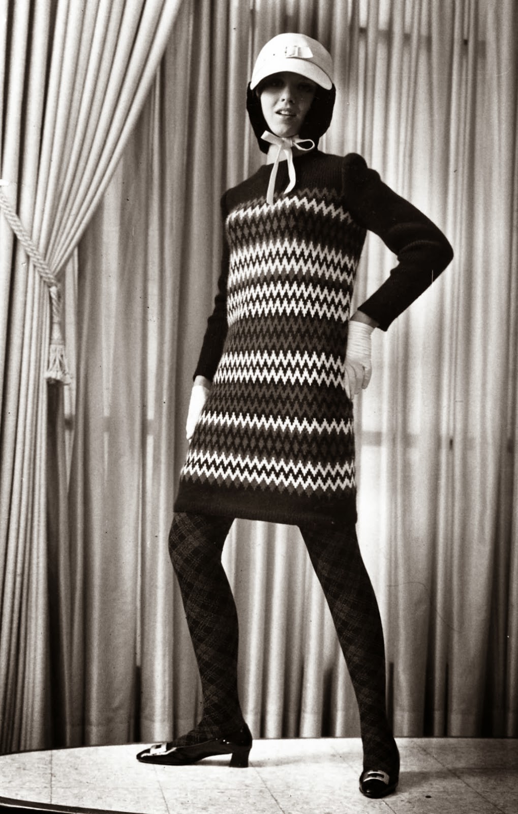 Remembering the Miniskirt: A Glimpse into 1960s Miniskirt Fashion and ...