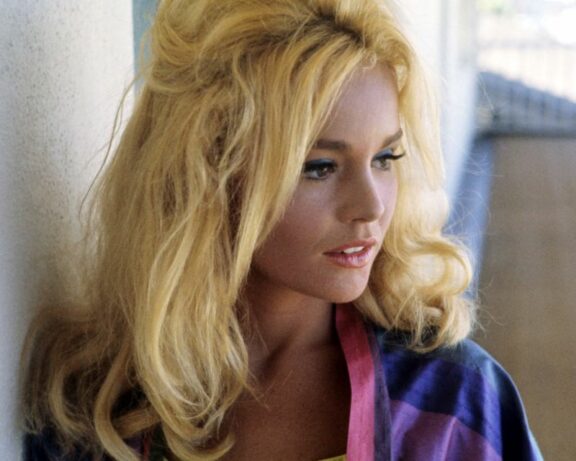 Tuesday Weld: Elegance and Charm in Stunning Photos from the 1960s ...