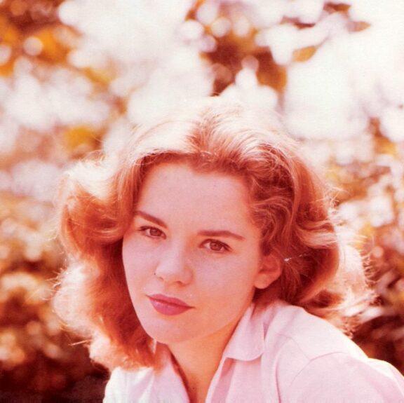 Tuesday Weld: Elegance and Charm in Stunning Photos from the 1960s ...
